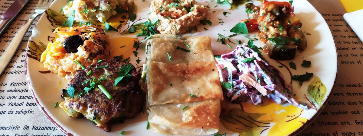 Cosa mangiare a Istanbul: 8 piatti da provare nella capitale turca Cosa mangiare a Istanbul: 8 piatti da provare nella capitale turca