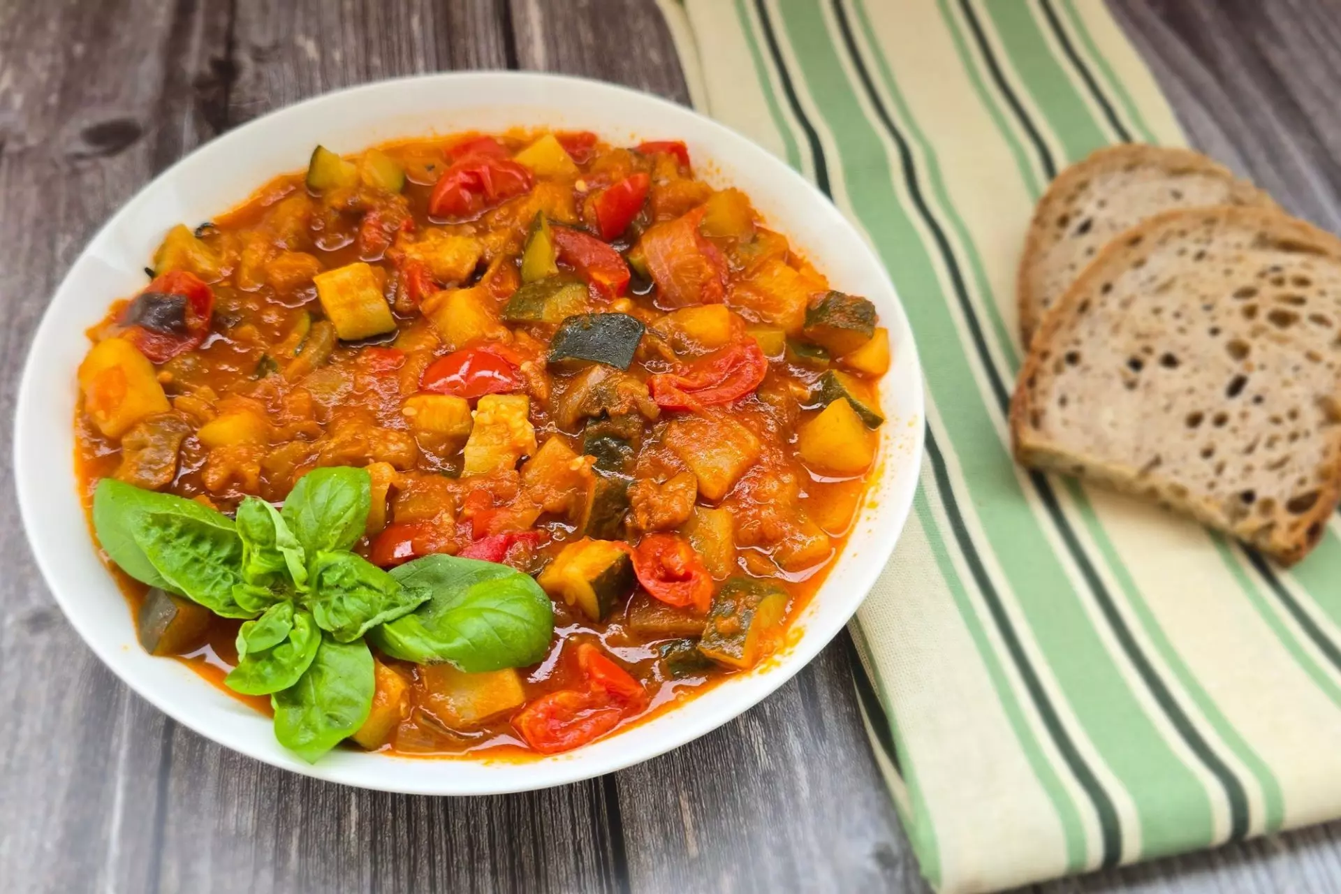 Ciambotta: ricetta dello stufato di verdure - Giornale del cibo